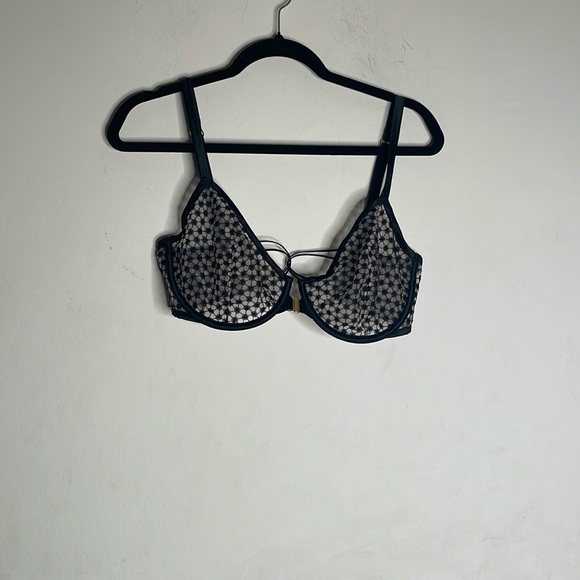 Victoria's Secret | Intimates & Sleepwear | Vs 34 Ddd Black Lace Bra ...
